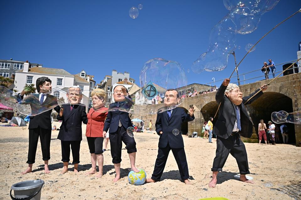 Fashion Statements, Weird Protests and Weird Moments - TittlePress