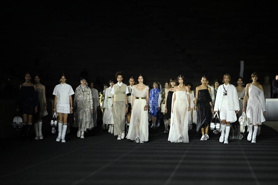 Maria Grazia Chiuri Fuses Ancient Greek History Into Dior’s 2022 Cruise ...