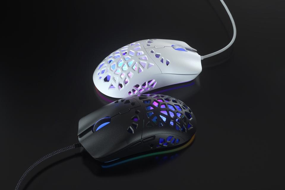 This New Sweatproof Gaming Mouse Has A Built-In Fan And RGB Lighting