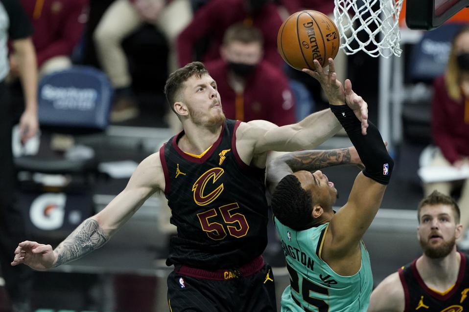 What Isaiah Hartenstein Declining His Player Option Means For The ...