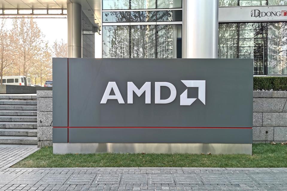 Will AMD Rise On Approaching Earnings?