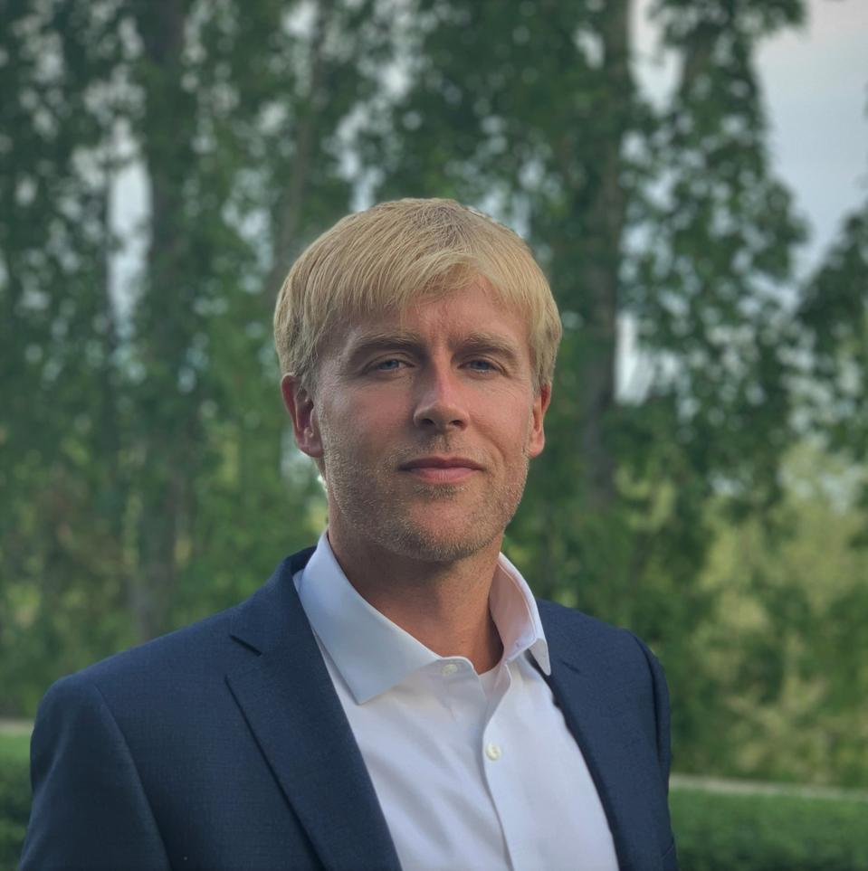 From $20 Suits To Managing $1.8 Billion, Top Advisor Looks To Help ...