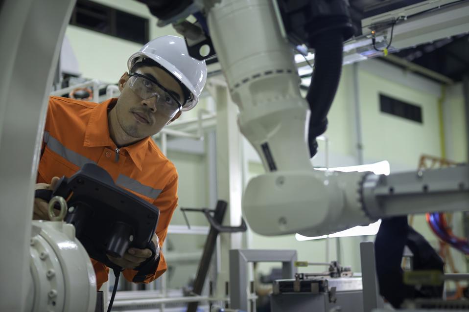 Ensuring Smart Factories Propel The Manufacturing Industry