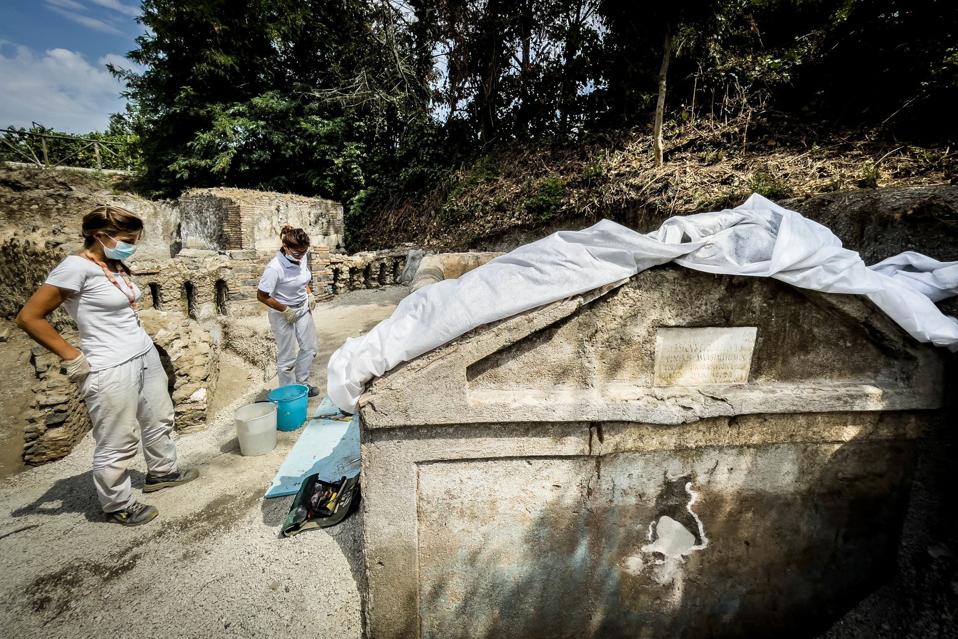 ‘Extraordinary’ Tomb Discovery Provides First Evidence Of Greek Culture ...
