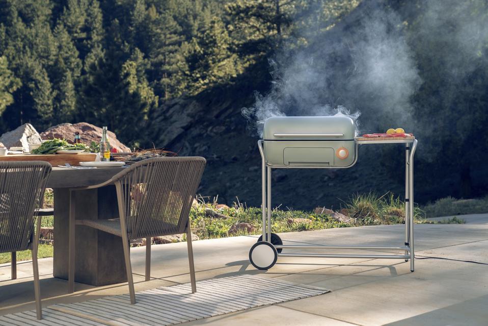 This Smart Grill Is Perfect For All Of Your Backyard…