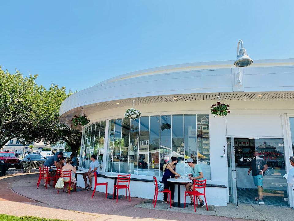 Two New Hamptons Dining Destinations To Check Out ASAP