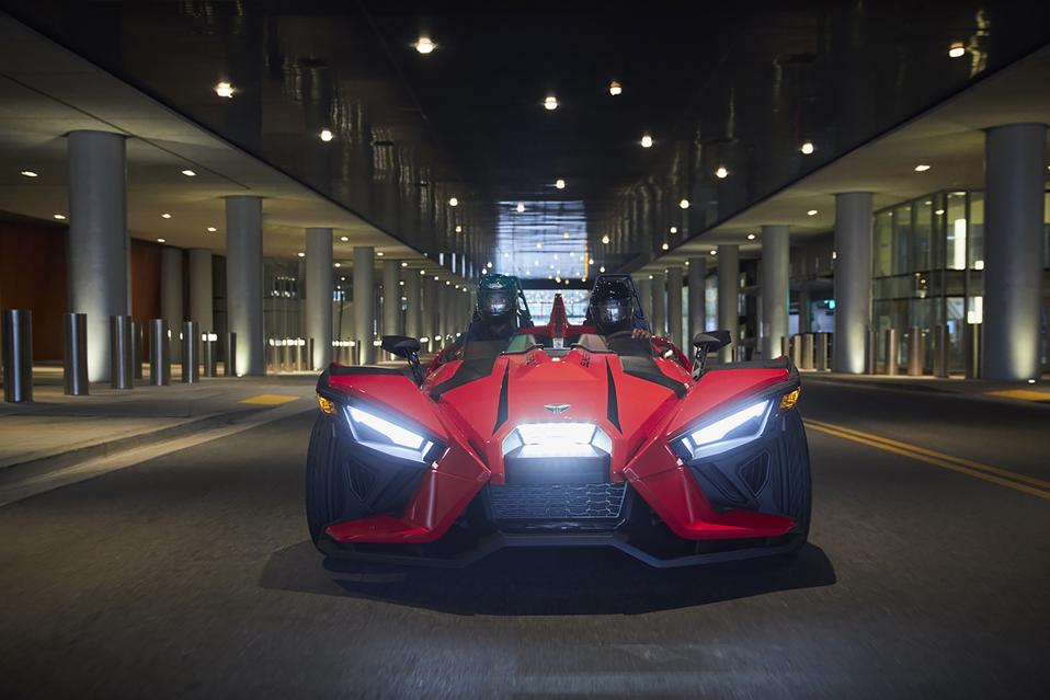 Test Drive: The Polaris Slingshot SL Lets Drivers Paddle Their Way To ...