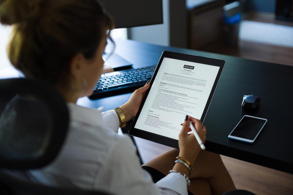 Update Your Résumé: Why It’s Smart To Do It Now