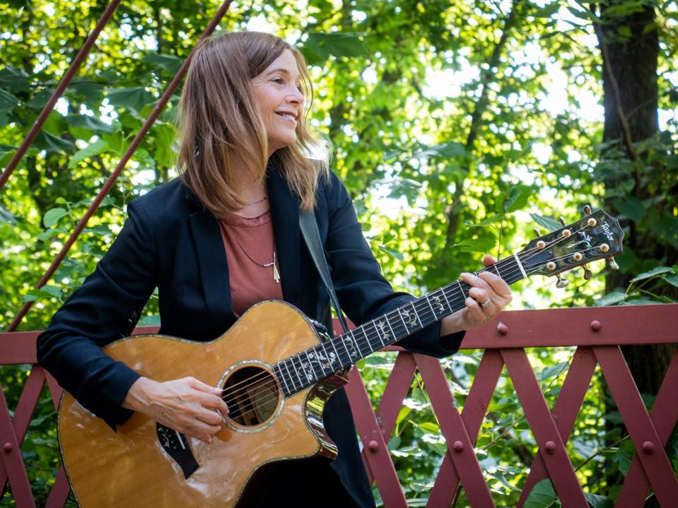 Folk Singer Carrie Newcomer Offers Words And Music For Mending The ...