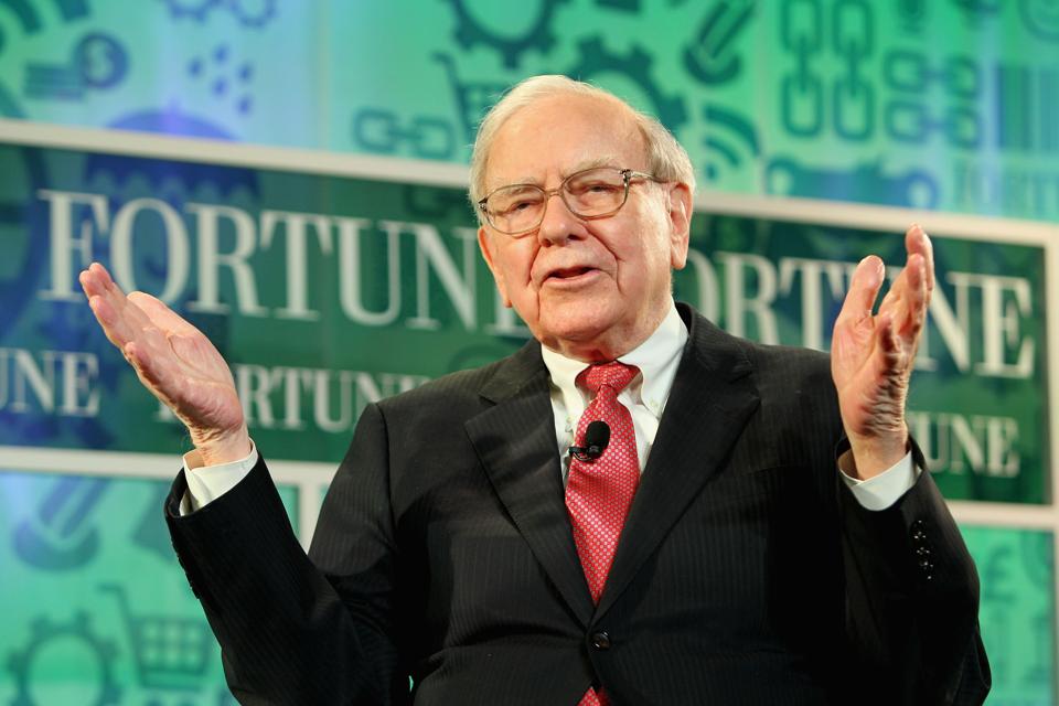This Monthly Dividend Fund Quietly Crushed Buffett