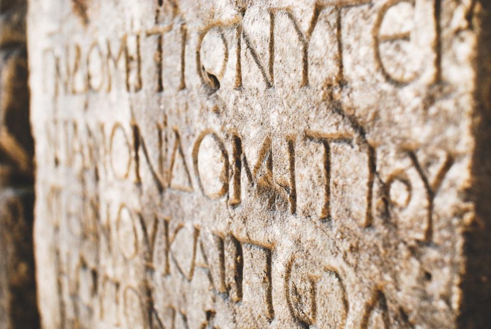 Oracles: The Invisible Backbone Of DeFi And Applied Blockchain Apps