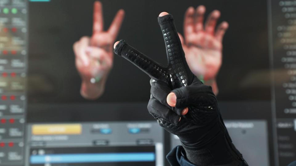 The StretchSense Motion-Capture Glove Will Enable The Metaverse