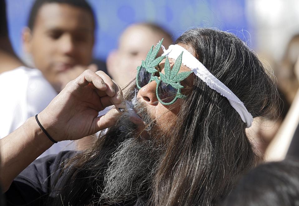 American Airlines Flight Canceled? This App Will Give You Free Weed