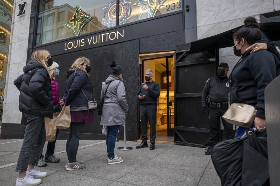 Retailers Caught Unaware By Smash-And-Grab Theft Have Few Tools To ...