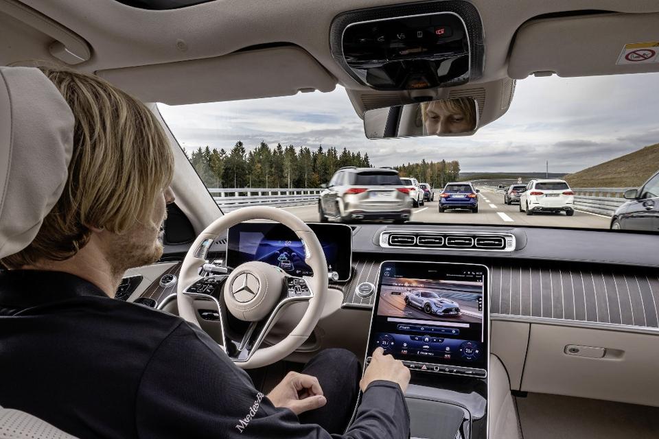 Mercedes Gets Approval For Traffic Jam Pilot, Where Is…