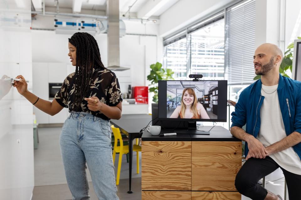 How Leaders Can Strengthen Company Culture In A Hybrid World