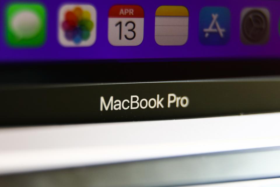 Apple Will Not Offer New Display Technology To 2023 MacBook