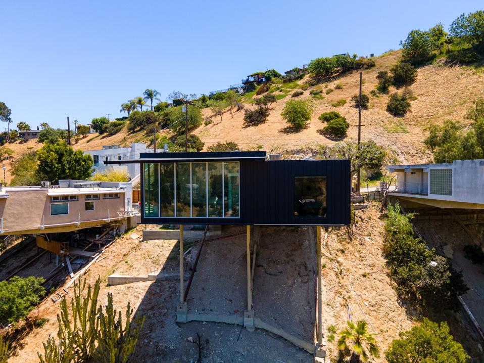 Vintage Meets Mid-Century Modern At This Iconic Platform House