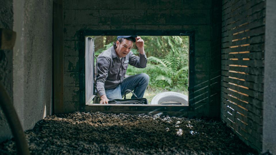 Henry Thomas Talks Turning Action Hero In ‘Crawlspace’ And His Career ...