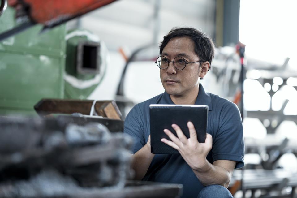 Generative AI Frameworks For Practical Business Implementation