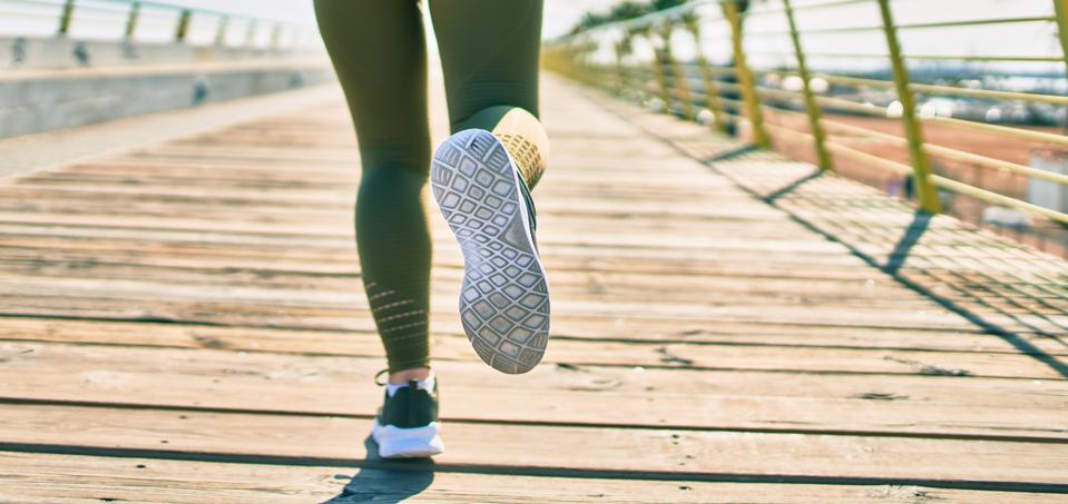 Retro Running: Why Running Backward Might Help Keep Your Fitness Goals ...