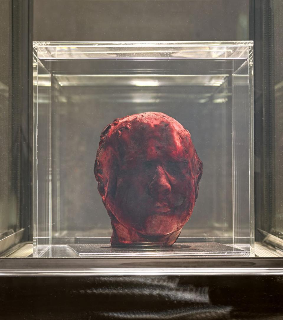 Yale Museum Shows Works By British Artist Marc Quinn, Including A Bust ...