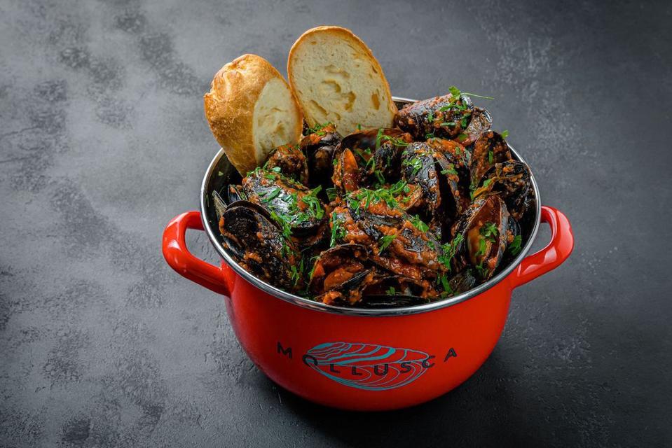 Mollusca Adds Swank And A Deftly Wrought Eclectic Menu To New York’s ...