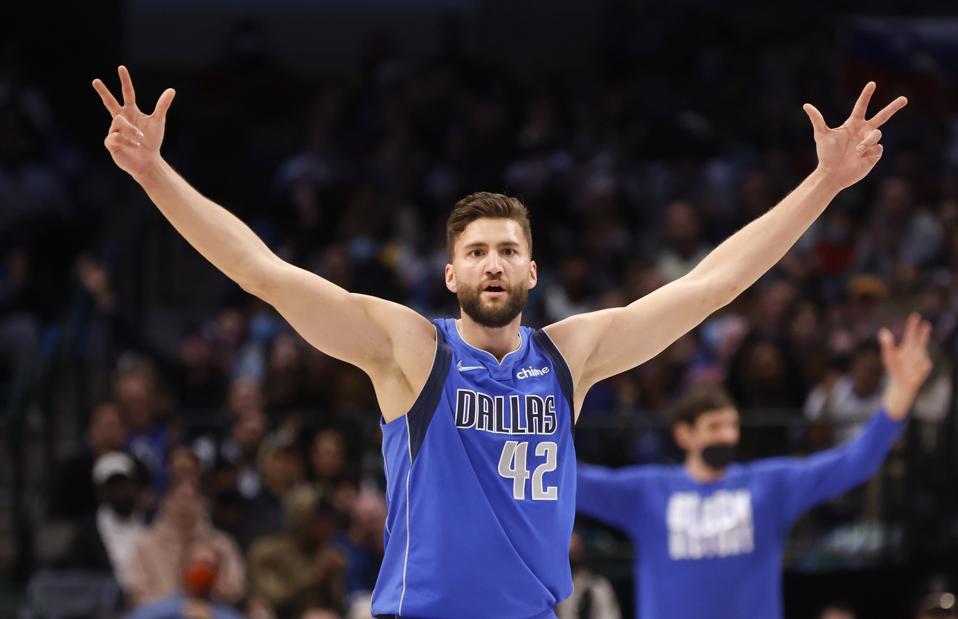 Maxi Kleber Signs 3-Year, $33 Million Contract Extension With Dallas ...