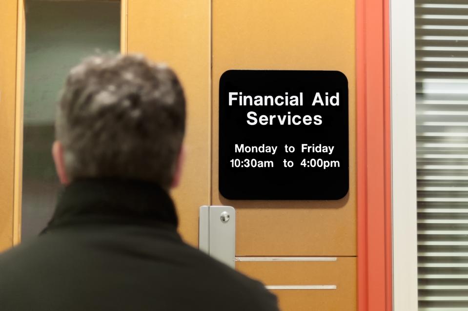 With FAFSA Delayed, Advocates Want Later Financial Aid Deadlines