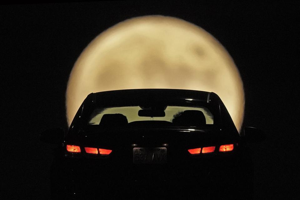 In Photos: Iconic Full ‘Hunter’s Moon’ Rises To Set-Up Solar Eclipse ...