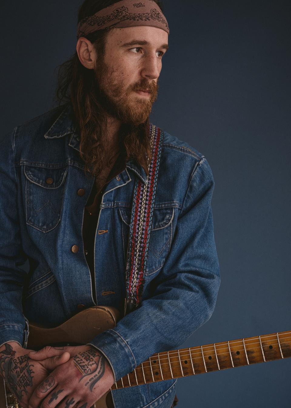 Alex Williams Goes To Hell And Back On ‘Waging Peace’