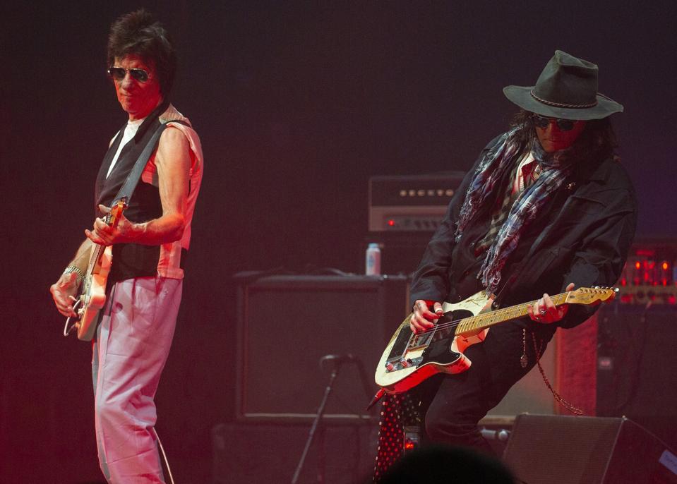 Jeff Beck And Johnny Depp Thrill Screaming Fans During Surreal Set In ...
