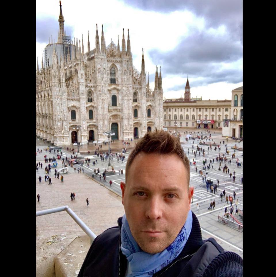 This Digital Nomad Built A 7-Figure Business While Traveling The World ...