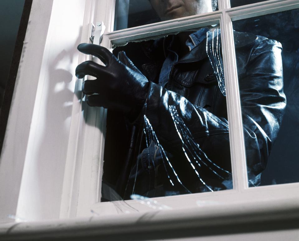 Scam Alert: What You Need To Avoid This Holiday Shopping Season