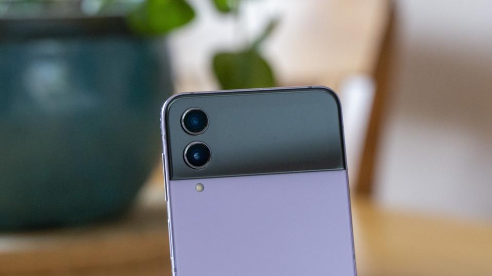 Samsung Targets Apple iPhone Owners With Silly Flip 5 Promotion