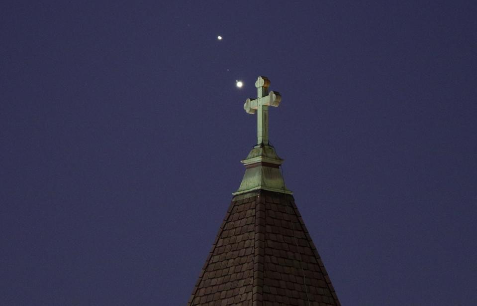 See Jupiter And Venus ‘Kiss’ After Sunset As The Planets Align: The ...