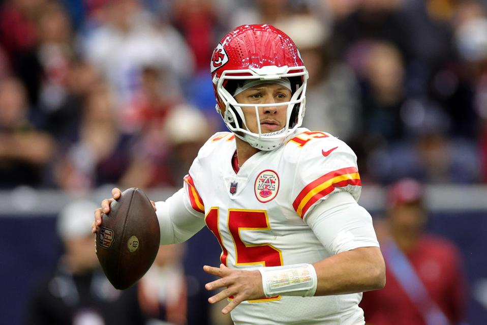 Kansas City Chiefs Dominate Weak AFC West Like New England Patriots Did ...