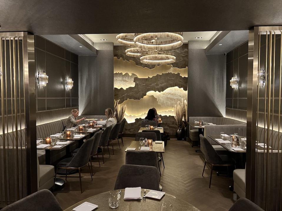 T Bar On Manhattan’s Upper East Side Re-Opens And Is Already Jammed ...