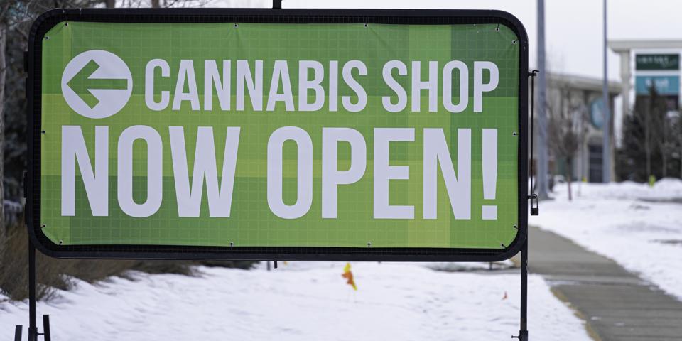 New York Regulators Begin Raids Of Unlicensed Marijuana Shops