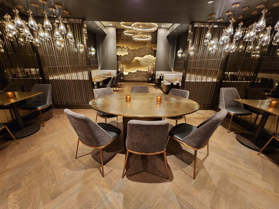 New Upper East Side Dinner Hot Spot, T BAR NYC, Opens For Lunch