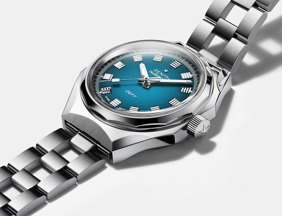 The Zenith Defy Revival A3691 Relives The 1970s, But With Upgrades