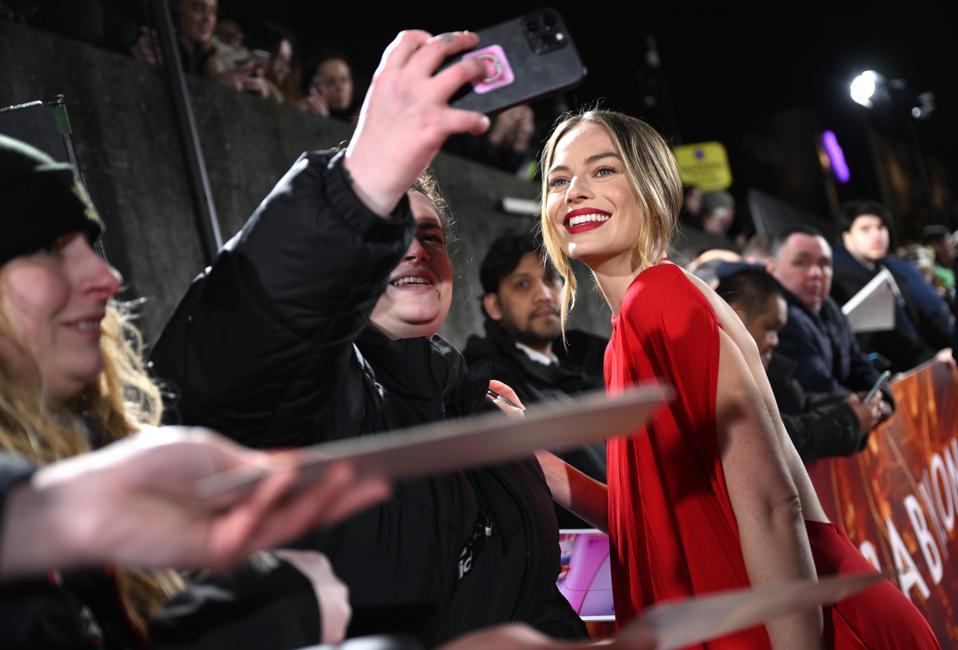 Oscar-Nominated ‘Babylon’ Costume Designer On The Film’s 1920s Looks ...