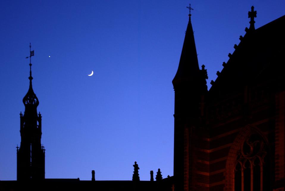 See A Moon-Venus Union, The Lyrid Meteor Shower And A Total Eclipse Of ...