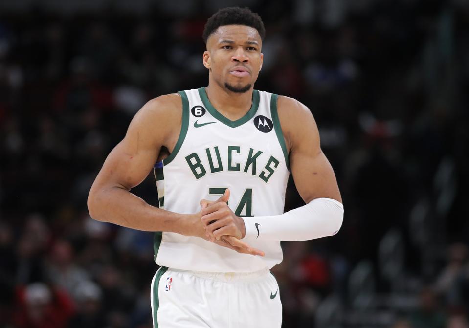 Should Milwaukee Bucks Be Concerned About Giannis Antetokounmpo’s Wirst?