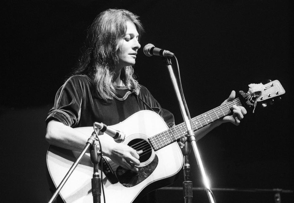 Judy Collins Performs Entire 1967 Album, ‘Wildfowers,’ On Northeastern ...