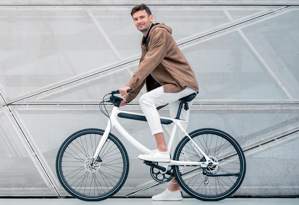 Arrive In Style On Urtopia’s New Stylish, Curvaceous ‘Chord’ Ebike