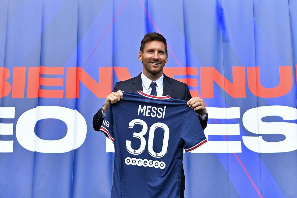 PSG ‘Increasingly Pessimistic’ On Lionel Messi Contract Renewal ...