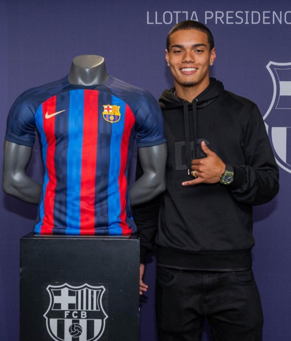 Ronaldinho’s Son Makes Official Debut For FC Barcelona (VIDEO)