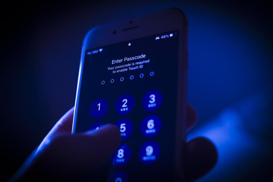 iPhone Security Alert—Why You Should Always Use Face ID In Public