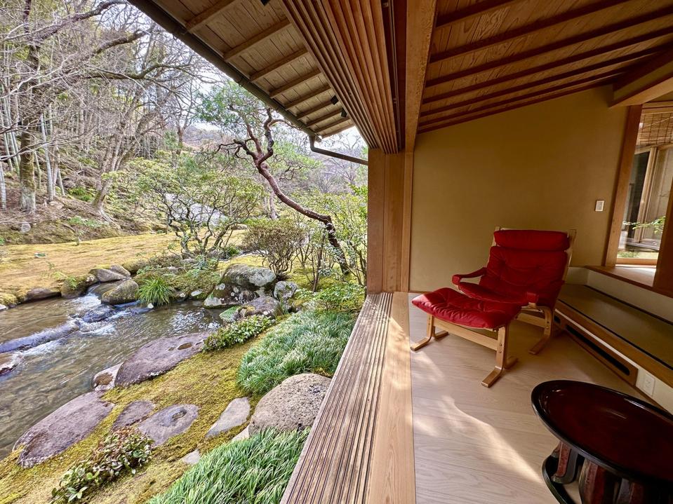 Meet Misa Asaba: The Maître De Maison Preserving A 543-Year-Old Legacy ...